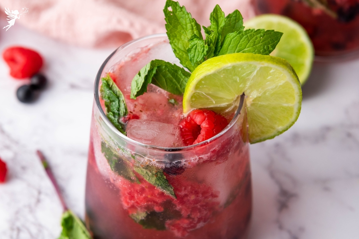 Refreshing Blueberry Raspberry Mint Summer Mocktail: Quick Non ...