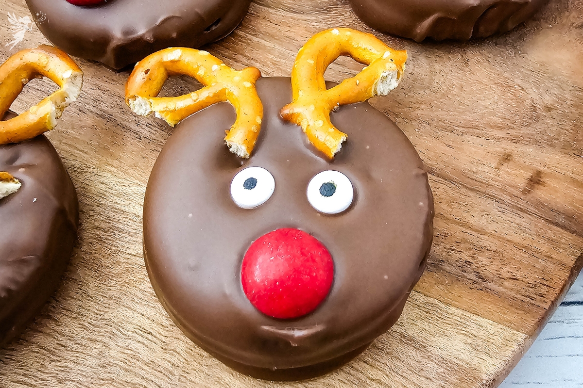No-Bake Easy Reindeer Oreo Cookies for Christmas Treats